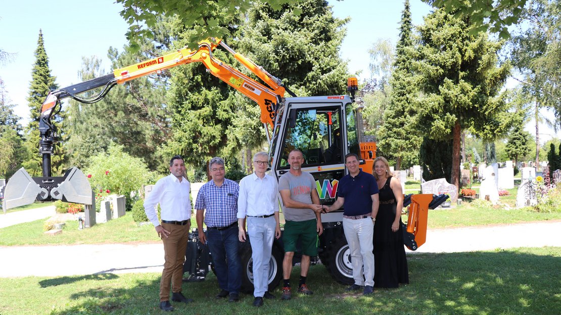 REFORM - Neuer Boki Friedhofsbagger für die Stadt Wels