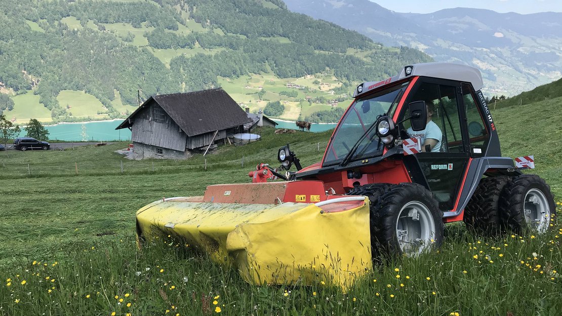 REFORM - REFORM Metrac in der Hochsaison im Einsatz bei der Heuernte ...