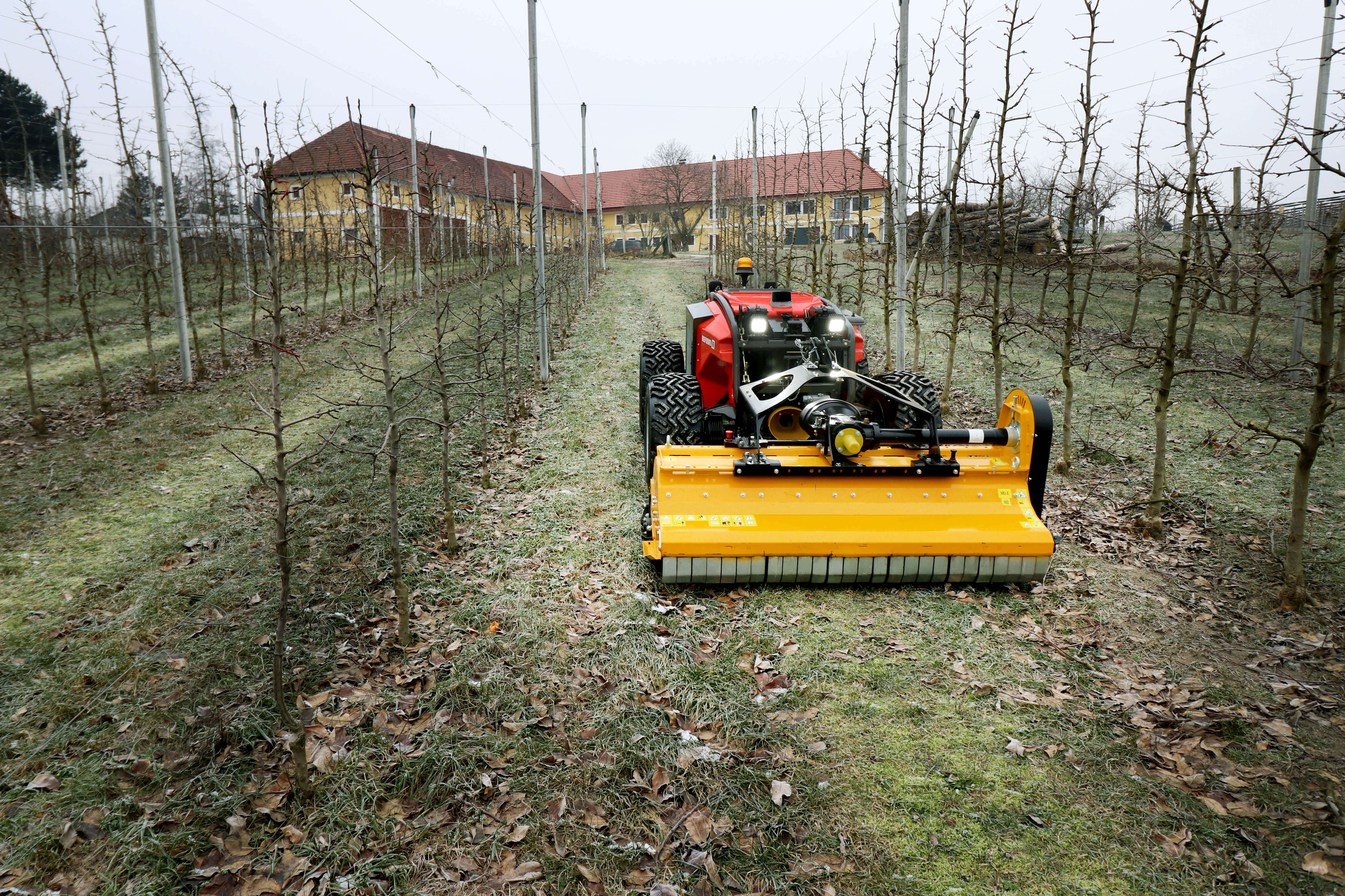 REFORM - Remote-controlled hybrid tool carrier